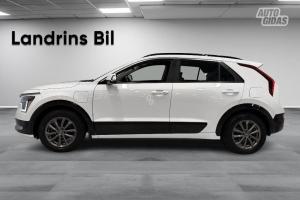 White Kia Niro 2023 in Kaunas, with an engine capacity of 0.00 L and mileage of 74 thousand km for 27282 €, photo 5 on AUTOMOTO.COM.LV
