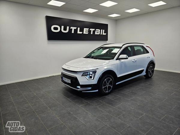 White Kia Niro 2023 in Kaunas, with an engine capacity of 0.00 L and mileage of 32 thousand km for 30295 €, photo 1 on AUTOMOTO.COM.LV