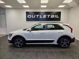 White Kia Niro 2023 in Kaunas, with an engine capacity of 0.00 L and mileage of 32 thousand km for 30295 €, photo 2 on AUTOMOTO.COM.LV