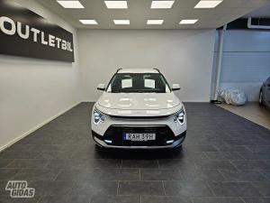 White Kia Niro 2023 in Kaunas, with an engine capacity of 0.00 L and mileage of 32 thousand km for 30295 €, photo 4 on AUTOMOTO.COM.LV