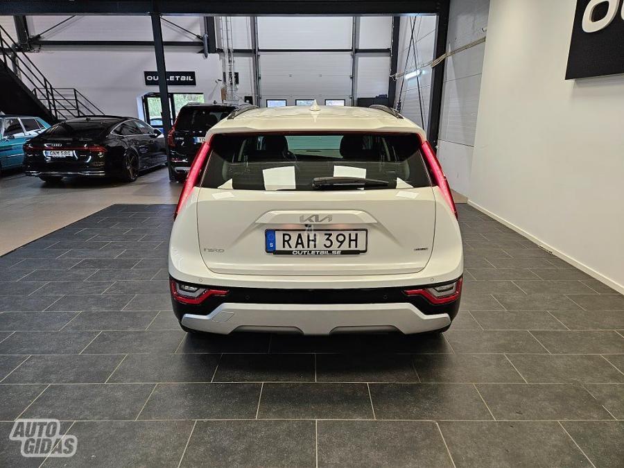 White Kia Niro 2023 in Kaunas, with an engine capacity of 0.00 L and mileage of 32 thousand km for 30295 €, photo 7 on AUTOMOTO.COM.LV