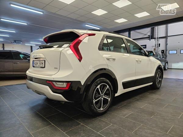 White Kia Niro 2023 in Kaunas, with an engine capacity of 0.00 L and mileage of 32 thousand km for 30295 €, photo 8 on AUTOMOTO.COM.LV