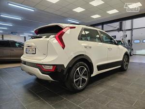 White Kia Niro 2023 in Kaunas, with an engine capacity of 0.00 L and mileage of 32 thousand km for 30295 €, photo 8 on AUTOMOTO.COM.LV