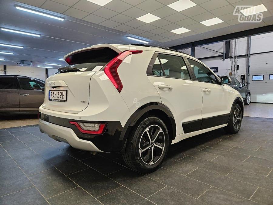 White Kia Niro 2023 in Kaunas, with an engine capacity of 0.00 L and mileage of 32 thousand km for 30295 €, photo 8 on AUTOMOTO.COM.LV