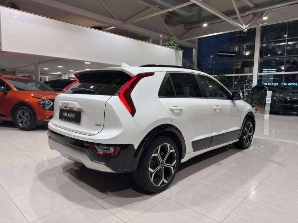 Balts Kia Niro 2023 Viļņa, ar dzinēja tilpumu 1.58 L un nobraukumu 52 tūkst. km par 23500 €, foto 2 vietnē AUTOMOTO.COM.LV