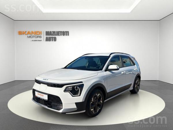 Balts Kia Niro 2023 Rīga, ar dzinēja tilpumu 1.60 L un nobraukumu 22 tūkst. km par 27990 €, foto 1 vietnē AUTOMOTO.COM.LV