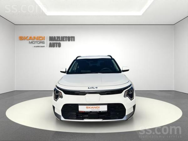 Balts Kia Niro 2023 Rīga, ar dzinēja tilpumu 1.60 L un nobraukumu 22 tūkst. km par 27990 €, foto 2 vietnē AUTOMOTO.COM.LV