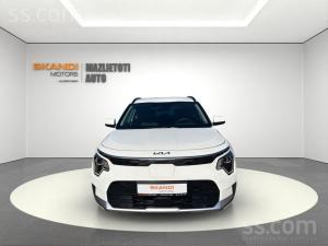 Balts Kia Niro 2023 Rīga, ar dzinēja tilpumu 1.60 L un nobraukumu 22 tūkst. km par 27990 €, foto 3 vietnē AUTOMOTO.COM.LV