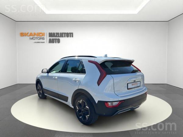 Balts Kia Niro 2023 Rīga, ar dzinēja tilpumu 1.60 L un nobraukumu 22 tūkst. km par 27990 €, foto 4 vietnē AUTOMOTO.COM.LV