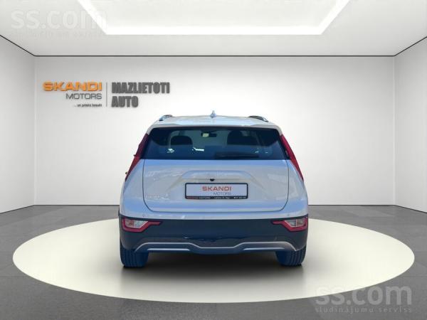 Balts Kia Niro 2023 Rīga, ar dzinēja tilpumu 1.60 L un nobraukumu 22 tūkst. km par 27990 €, foto 5 vietnē AUTOMOTO.COM.LV