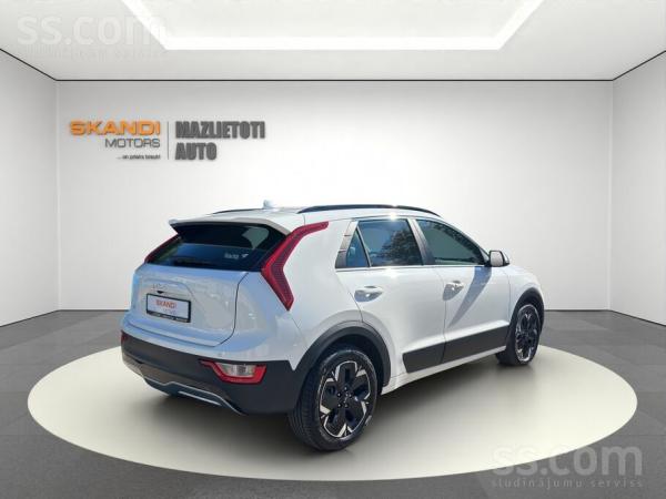 Balts Kia Niro 2023 Rīga, ar dzinēja tilpumu 1.60 L un nobraukumu 22 tūkst. km par 27990 €, foto 6 vietnē AUTOMOTO.COM.LV