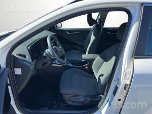 Balts Kia Niro 2023 Rīga, ar dzinēja tilpumu 1.60 L un nobraukumu 22 tūkst. km par 27990 €, foto 10 vietnē AUTOMOTO.COM.LV