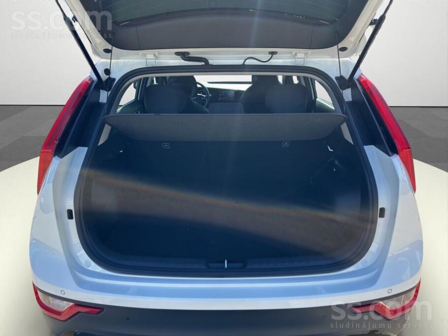 Balts Kia Niro 2023 Rīga, ar dzinēja tilpumu 1.60 L un nobraukumu 22 tūkst. km par 27990 €, foto 19 vietnē AUTOMOTO.COM.LV
