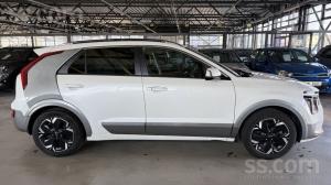 Белый Киа Niro 2023 в Рига, объемом двигателя 0.00 л и пробегом 59 тыс. км за 26900 €, фото 6 на AUTOMOTO.COM.LV