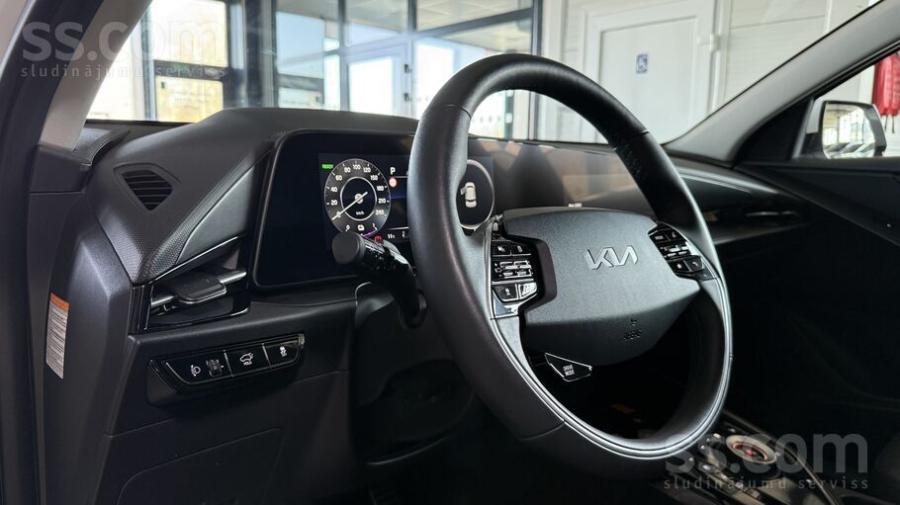 Белый Киа Niro 2023 в Рига, объемом двигателя 0.00 л и пробегом 59 тыс. км за 26900 €, фото 18 на AUTOMOTO.COM.LV