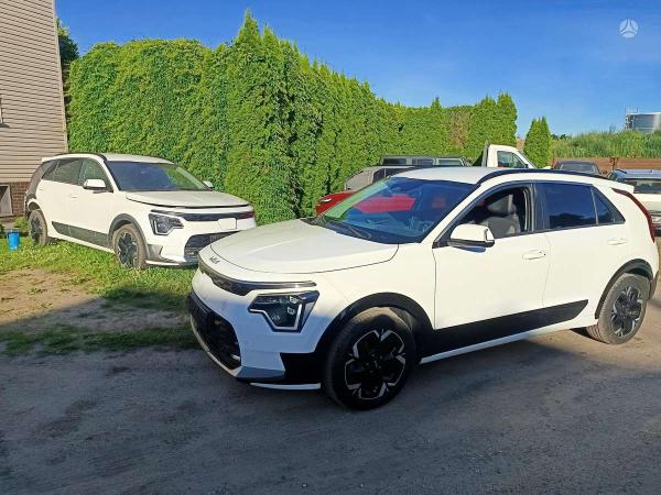 Balts Kia Niro 2023 Marijampole, ar dzinēja tilpumu 0.00 L un nobraukumu 100 tūkst. km par 19999 €, foto 2 vietnē AUTOMOTO.COM.LV