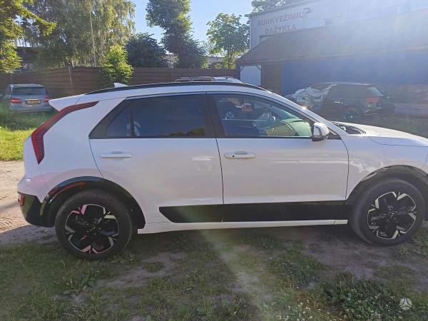 Balts Kia Niro 2023 Marijampole, ar dzinēja tilpumu 0.00 L un nobraukumu 100 tūkst. km par 19999 €, foto 5 vietnē AUTOMOTO.COM.LV