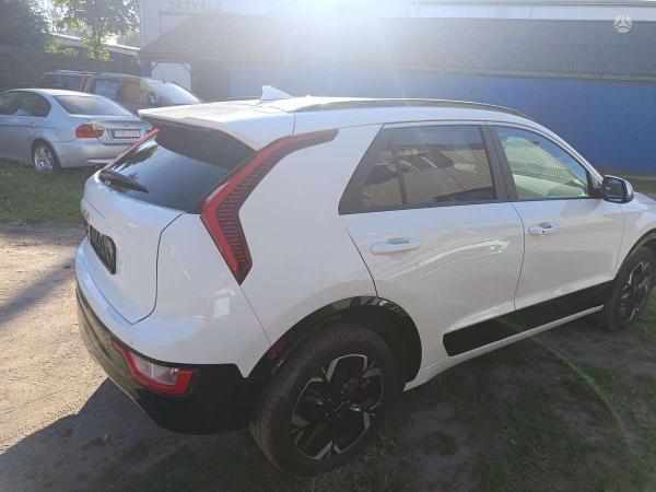 Balts Kia Niro 2023 Marijampole, ar dzinēja tilpumu 0.00 L un nobraukumu 100 tūkst. km par 19999 €, foto 6 vietnē AUTOMOTO.COM.LV