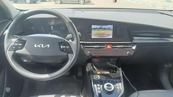 White Kia Niro 2023 in Vilnius, with an engine capacity of 1.58 L and mileage of 30 thousand km for 19900 €, photo 5 on AUTOMOTO.COM.LV