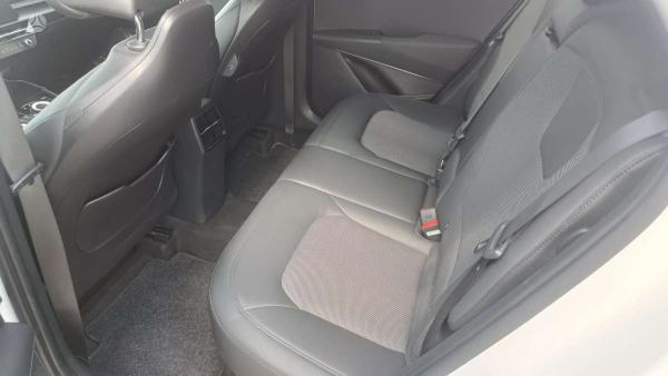 White Kia Niro 2023 in Vilnius, with an engine capacity of 1.58 L and mileage of 30 thousand km for 19900 €, photo 7 on AUTOMOTO.COM.LV