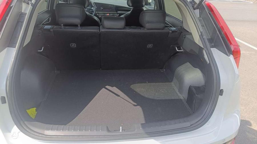 Balts Kia Niro 2023 Viļņa, ar dzinēja tilpumu 1.58 L un nobraukumu 30 tūkst. km par 19900 €, foto 12 vietnē AUTOMOTO.COM.LV