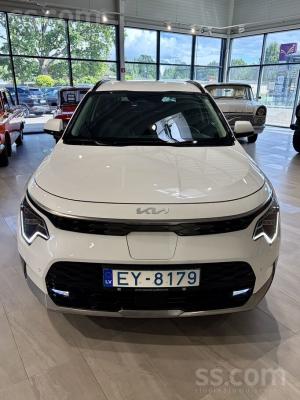 White Kia Niro 2023 in Dobele, with an engine capacity of 0.00 L and mileage of 10 thousand km for 27350 €, photo 9 on AUTOMOTO.COM.LV