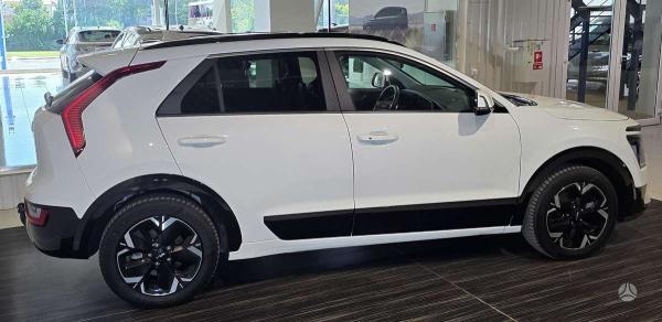 Balts Kia Niro 2023 Šauļi, ar dzinēja tilpumu 0.00 L un nobraukumu 31 tūkst. km par 24500 €, foto 6 vietnē AUTOMOTO.COM.LV