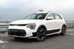 Белый Киа Niro 2023 в Вильнюс, объемом двигателя 0.00 л и пробегом 53 тыс. км за 24500 €, фото 1 на AUTOMOTO.COM.LV