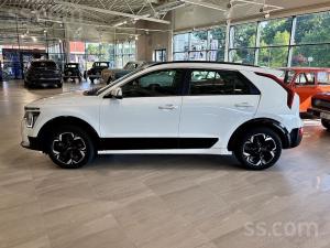 White Kia Niro 2023 in Dobele, with an engine capacity of 0.00 L and mileage of 53 thousand km for 28550 €, photo 7 on AUTOMOTO.COM.LV