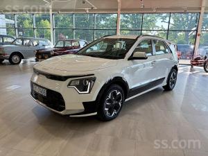 White Kia Niro 2023 in Dobele, with an engine capacity of 0.00 L and mileage of 53 thousand km for 28550 €, photo 8 on AUTOMOTO.COM.LV