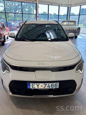 White Kia Niro 2023 in Dobele, with an engine capacity of 0.00 L and mileage of 53 thousand km for 28550 €, photo 9 on AUTOMOTO.COM.LV