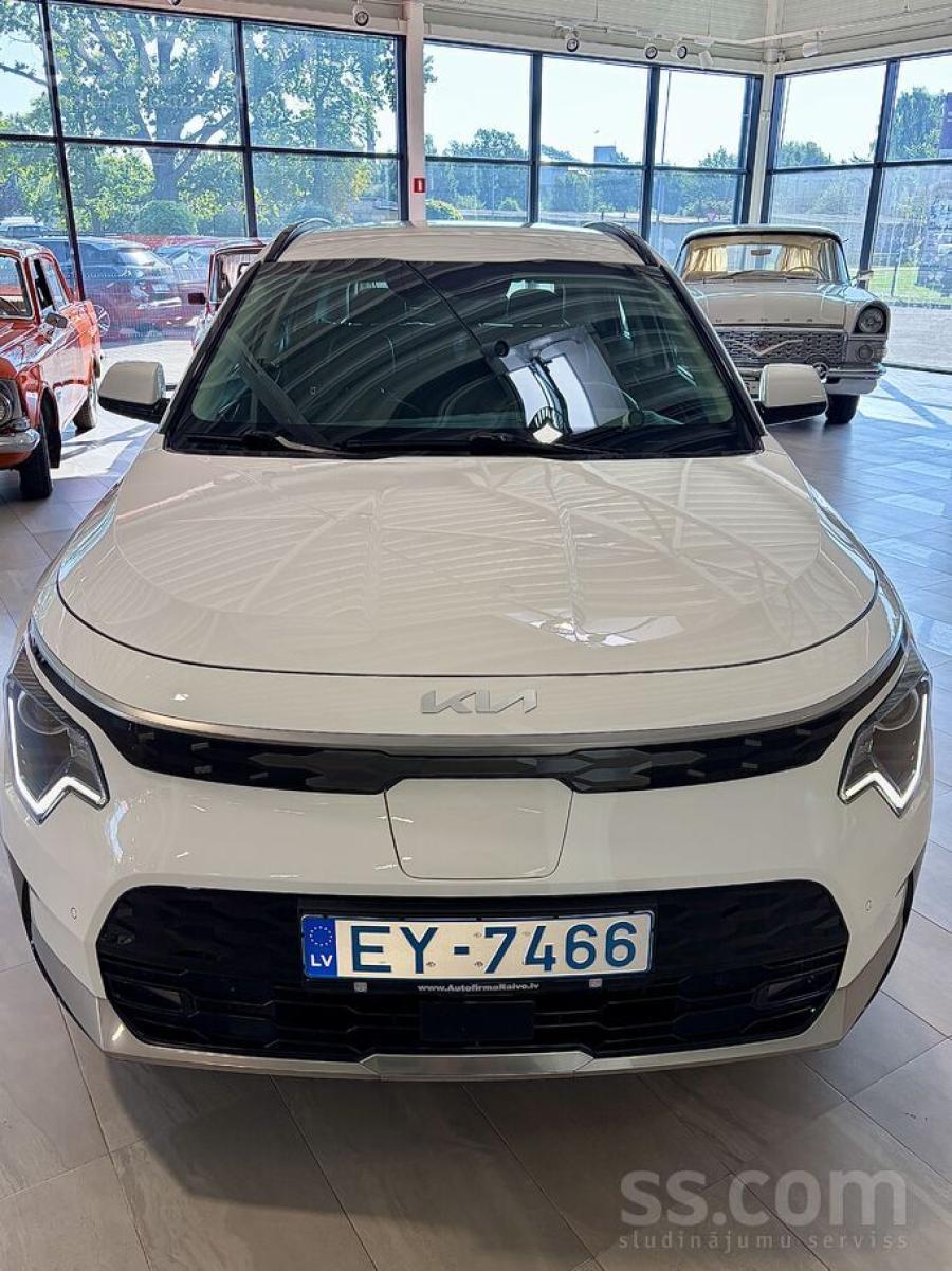White Kia Niro 2023 in Dobele, with an engine capacity of 0.00 L and mileage of 53 thousand km for 28550 €, photo 9 on AUTOMOTO.COM.LV