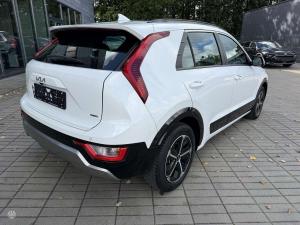 Белый Киа Niro 2023 в Каунас, объемом двигателя 1.58 л и пробегом 204 тыс. км за 16900 €, фото 4 на AUTOMOTO.COM.LV