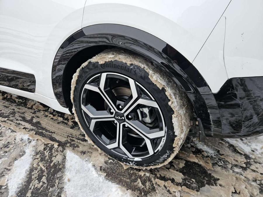 White Kia Niro 2024 in Kaunas, with an engine capacity of 1.58 L and mileage of 25 thousand km for 14900 €, photo 13 on AUTOMOTO.COM.LV