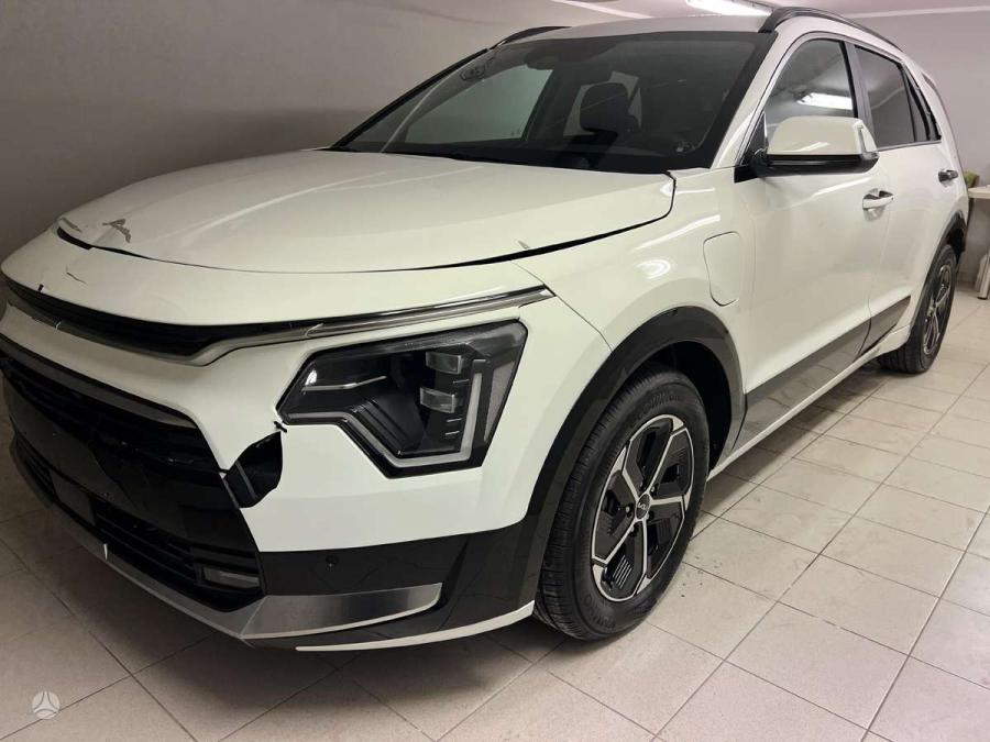 Balts Kia Niro 2024 Kauņa, ar dzinēja tilpumu 1.58 L un nobraukumu 15 tūkst. km par 15950 €, foto 3 vietnē AUTOMOTO.COM.LV