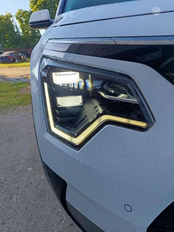 White Kia Niro 2025 in Marijampole, with an engine capacity of 0.00 L and mileage of 10 thousand km for 24999 €, photo 2 on AUTOMOTO.COM.LV