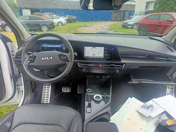 White Kia Niro 2025 in Marijampole, with an engine capacity of 0.00 L and mileage of 10 thousand km for 24999 €, photo 8 on AUTOMOTO.COM.LV