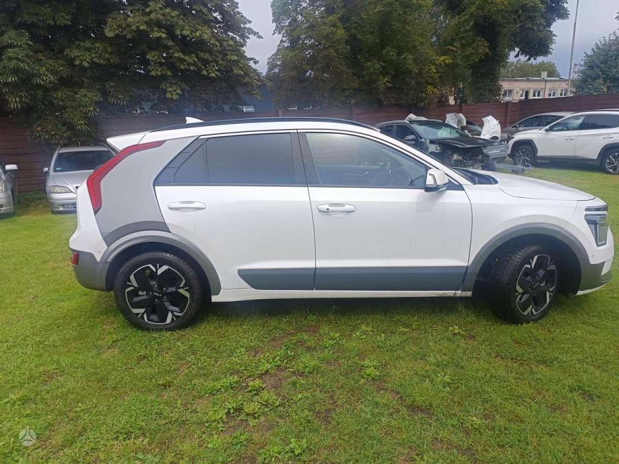 Balts Kia Niro 2025 Marijampole, ar dzinēja tilpumu 0.00 L un nobraukumu 10 tūkst. km par 24999 €, foto 29 vietnē AUTOMOTO.COM.LV