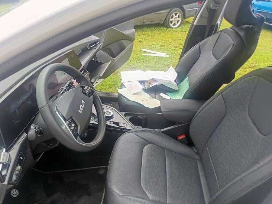 Balts Kia Niro 2025 Marijampole, ar dzinēja tilpumu 0.00 L un nobraukumu 10 tūkst. km par 24999 €, foto 33 vietnē AUTOMOTO.COM.LV