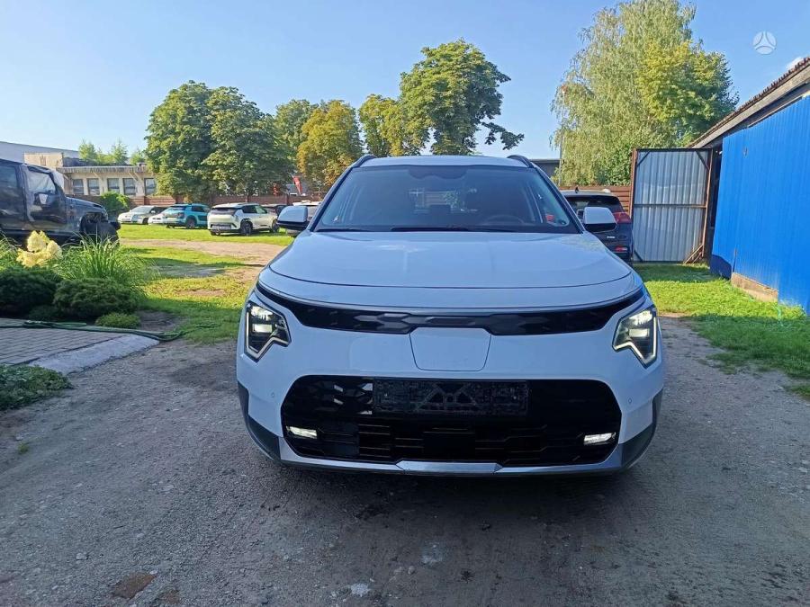 White Kia Niro 2025 in Marijampole, with an engine capacity of 0.00 L and mileage of 10 thousand km for 24999 €, photo 1 on AUTOMOTO.COM.LV