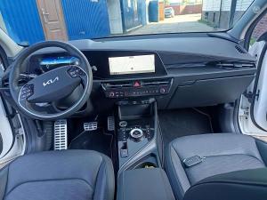 White Kia Niro 2025 in Marijampole, with an engine capacity of 0.00 L and mileage of 10 thousand km for 24999 €, photo 4 on AUTOMOTO.COM.LV