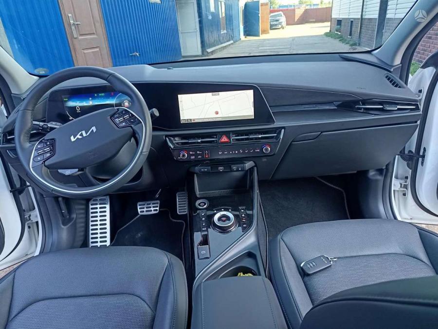 White Kia Niro 2025 in Marijampole, with an engine capacity of 0.00 L and mileage of 10 thousand km for 24999 €, photo 4 on AUTOMOTO.COM.LV