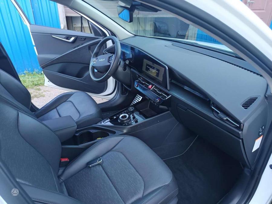 White Kia Niro 2025 in Marijampole, with an engine capacity of 0.00 L and mileage of 10 thousand km for 24999 €, photo 16 on AUTOMOTO.COM.LV