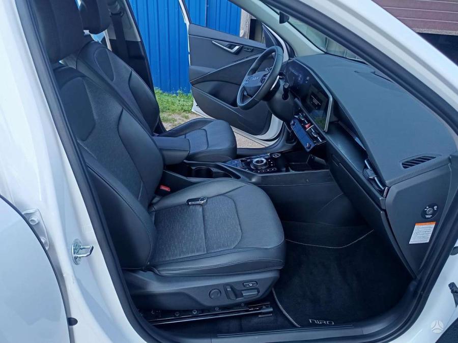 White Kia Niro 2025 in Marijampole, with an engine capacity of 0.00 L and mileage of 10 thousand km for 24999 €, photo 17 on AUTOMOTO.COM.LV