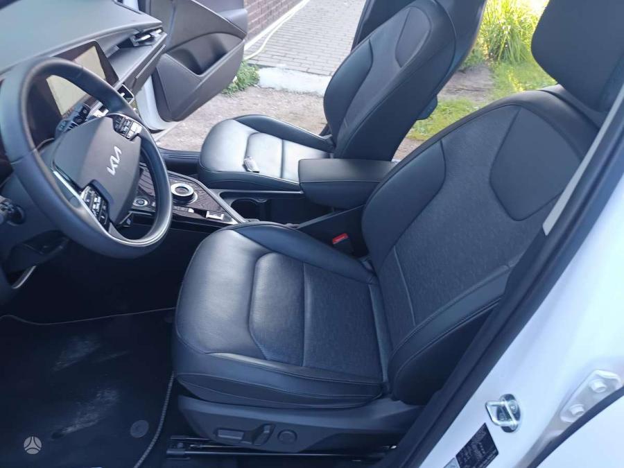 White Kia Niro 2025 in Marijampole, with an engine capacity of 0.00 L and mileage of 10 thousand km for 24999 €, photo 22 on AUTOMOTO.COM.LV