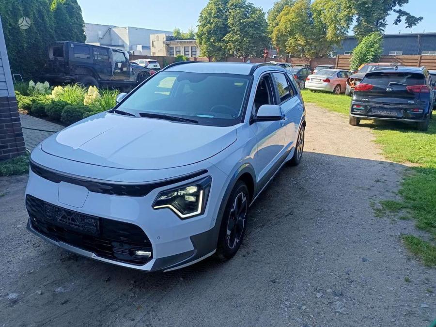 White Kia Niro 2025 in Marijampole, with an engine capacity of 0.00 L and mileage of 10 thousand km for 24999 €, photo 29 on AUTOMOTO.COM.LV
