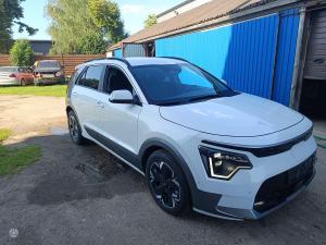 White Kia Niro 2025 in Marijampole, with an engine capacity of 0.00 L and mileage of 10 thousand km for 24999 €, photo 34 on AUTOMOTO.COM.LV