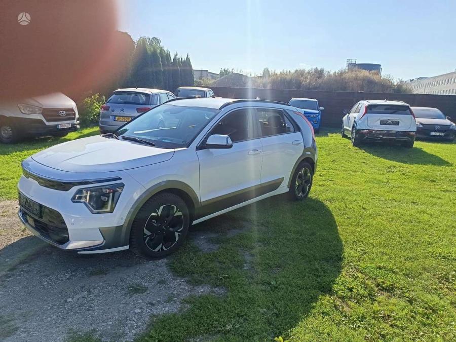 White Kia Niro 2025 in Marijampole, with an engine capacity of 0.00 L and mileage of 10 thousand km for 24999 €, photo 38 on AUTOMOTO.COM.LV