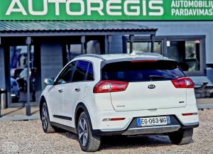 White Kia Niro 2016 in Kretinga, with an engine capacity of 1.60 L and mileage of 100 thousand km for 12499 €, photo 10 on AUTOMOTO.COM.LV