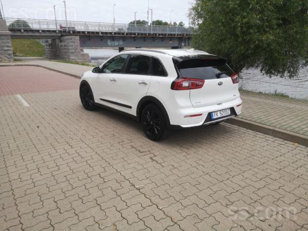 Белый Киа Niro 2017 в Лиепая, объемом двигателя 1.60 л и пробегом 215 тыс. км за 9350 €, фото 9 на AUTOMOTO.COM.LV